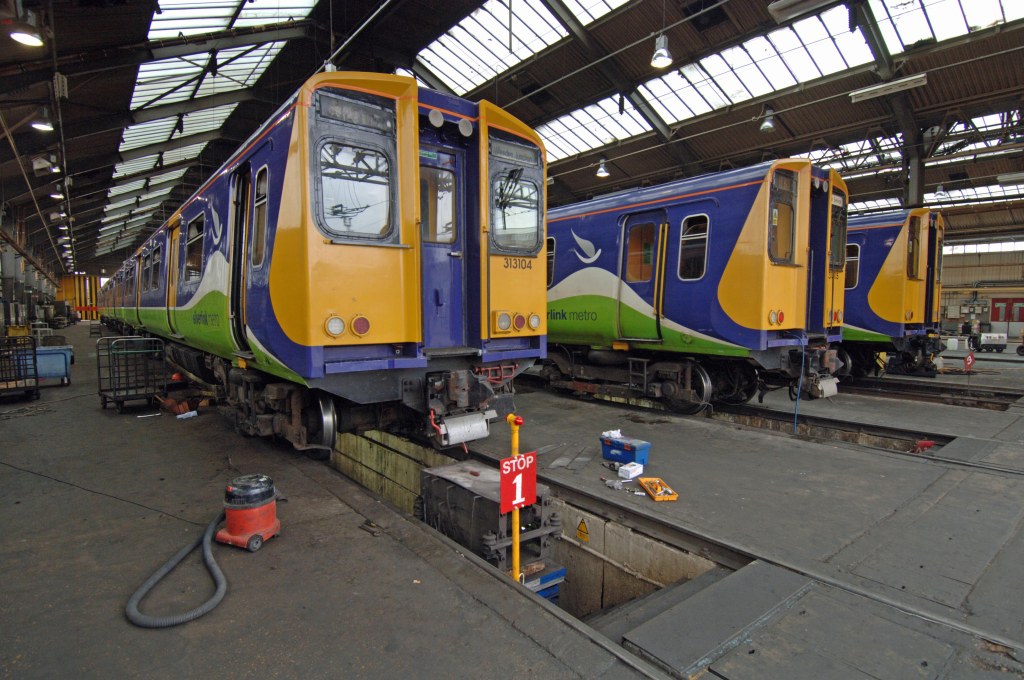 The twilight of the Class 313s (part 2). NLL and DC lines services in ...